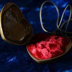 Undertale Cosplay Heart Locket Electronic Music Box ANY Song Ring Box ...