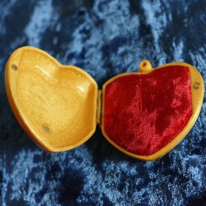 Undertale Cosplay Heart Locket Electronic Music Box ANY Song Ring Box ...