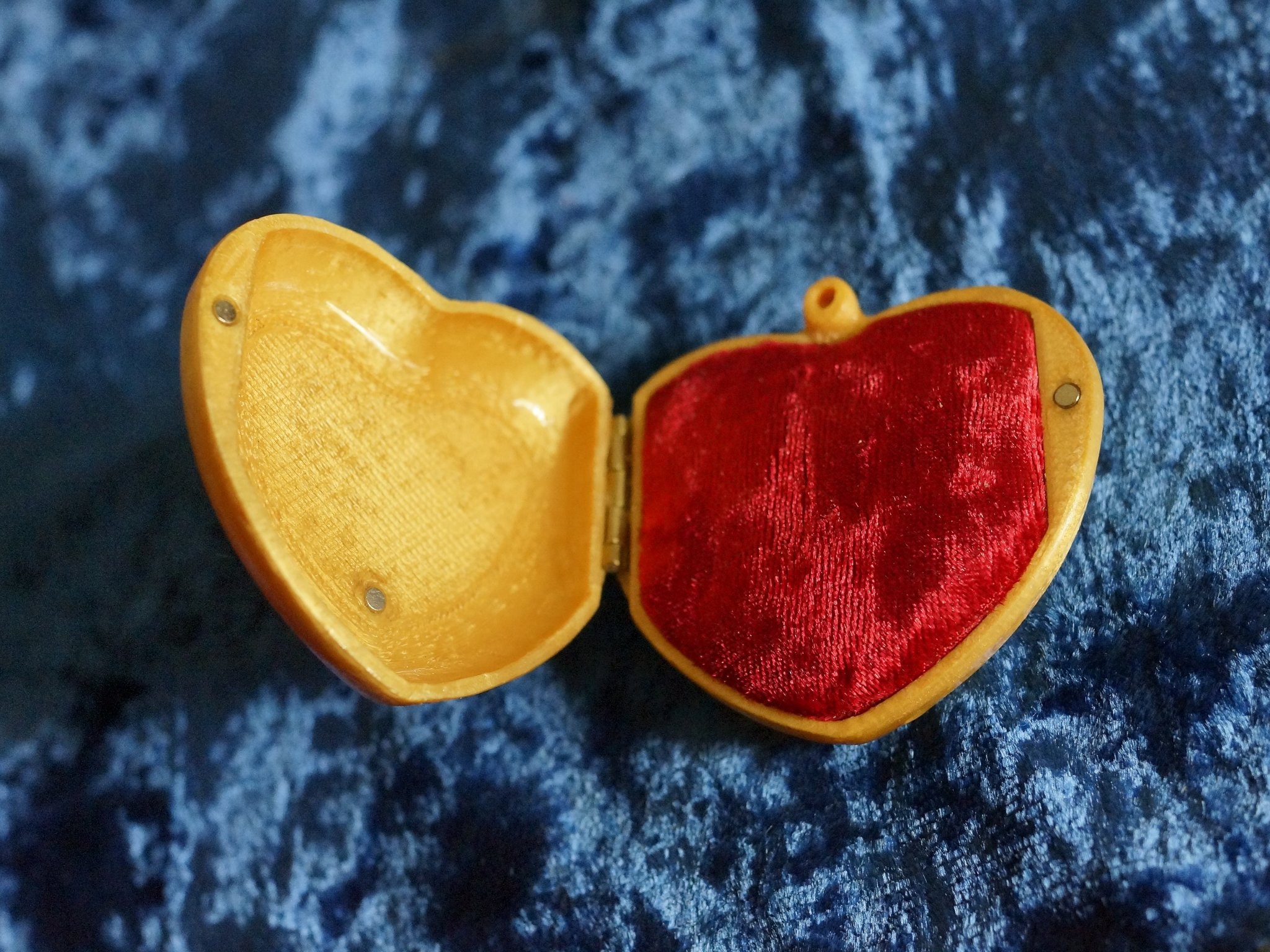 Undertale Cosplay Heart Locket Electronic Music Box ANY Song Ring Box ...