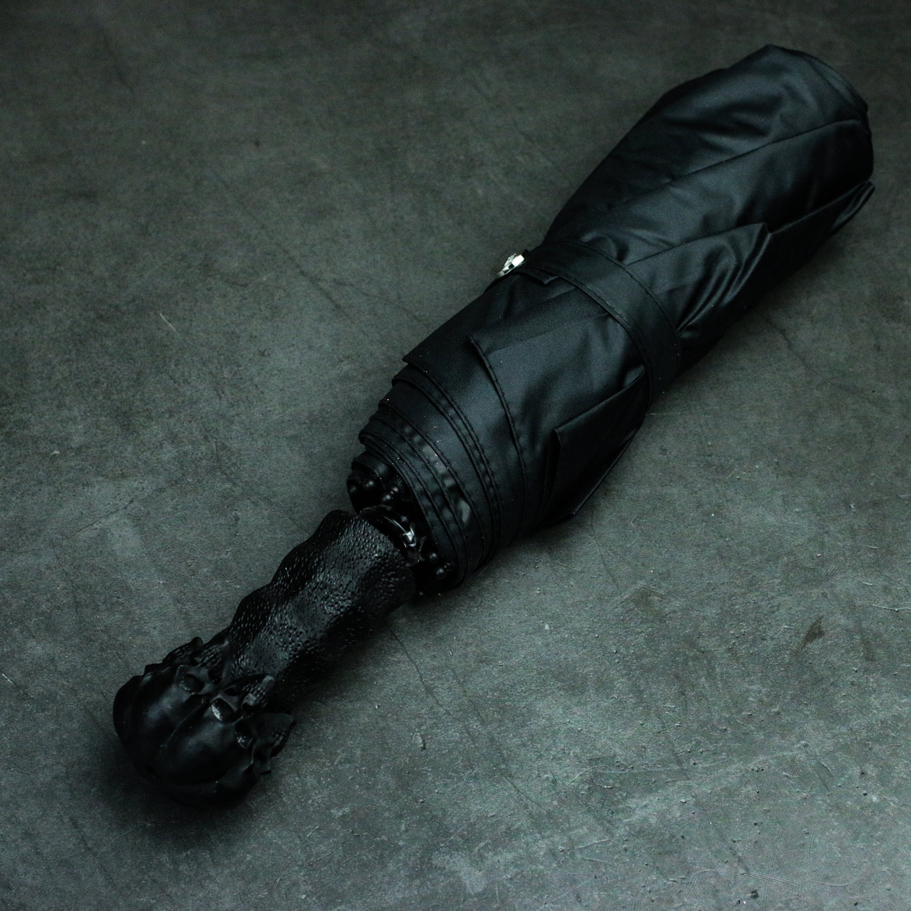 Six Skull Umbrella Handle Folding Black Umbrella, Custom DIY Umbrella ...