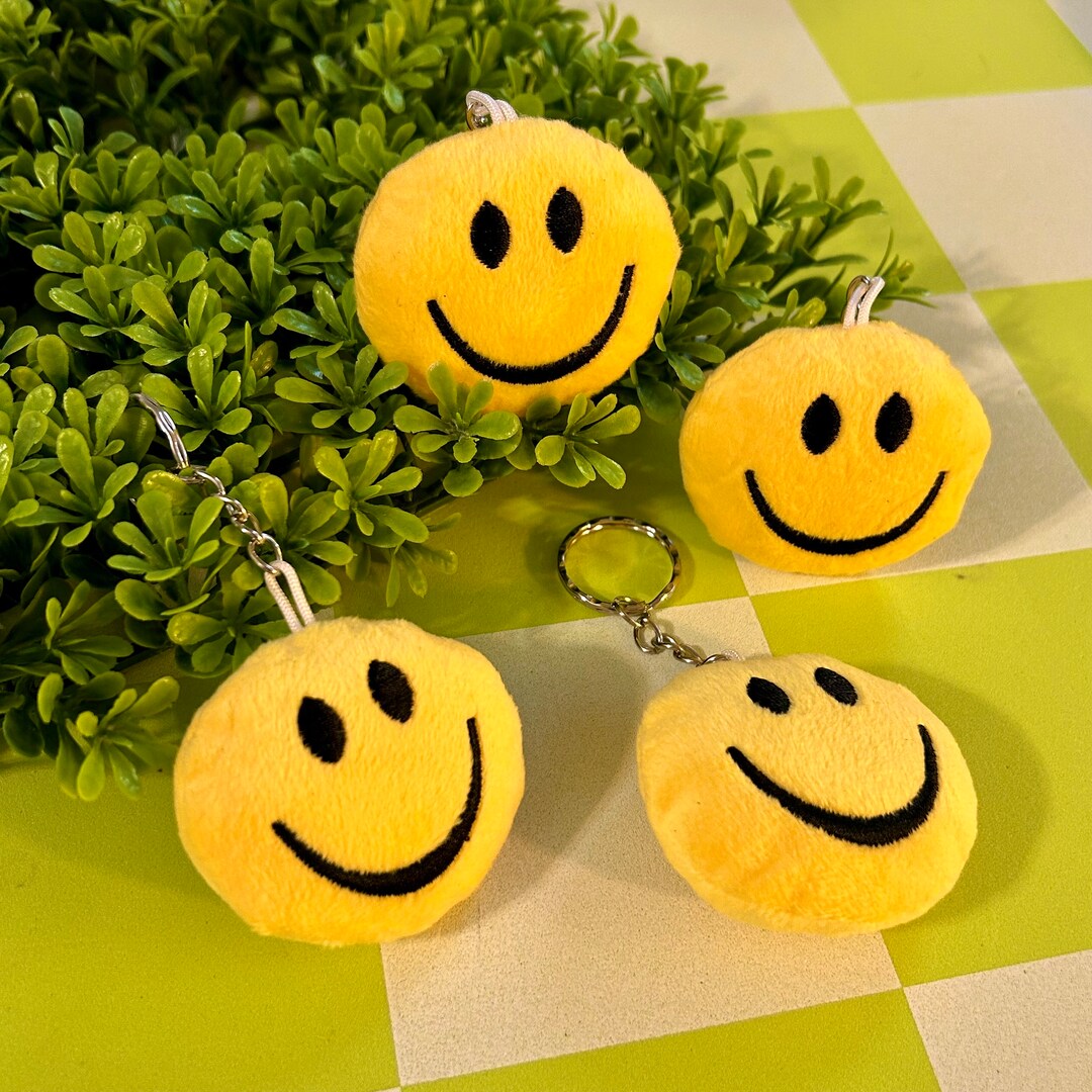 Plush Happy Face Keychain, Emoticon Smile Face Keychain, Yellow Happy ...