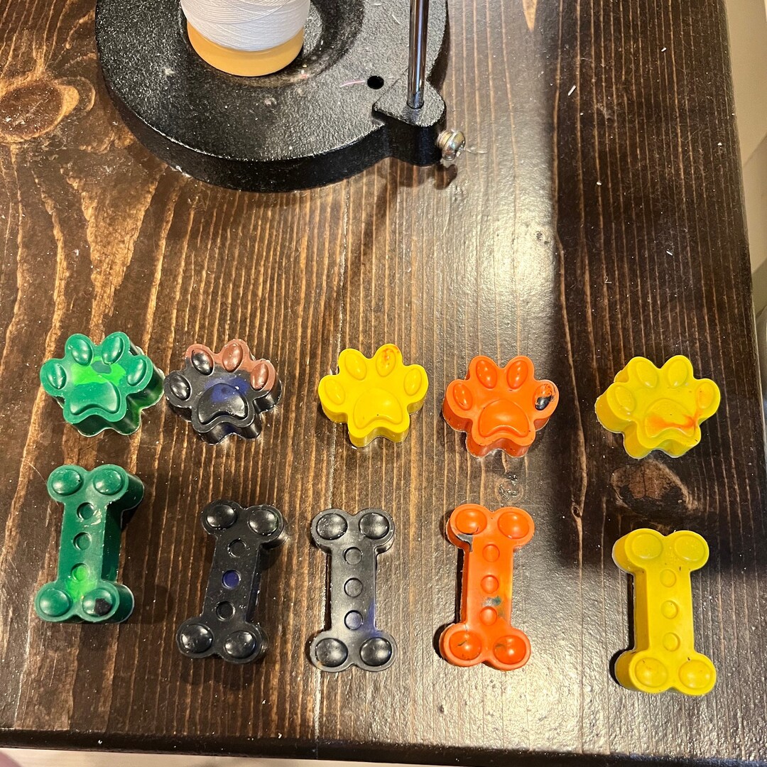 Crayons. Dog Paw Print and Dog Bone Shaped Crayons. Handmade. Set of 10 ...