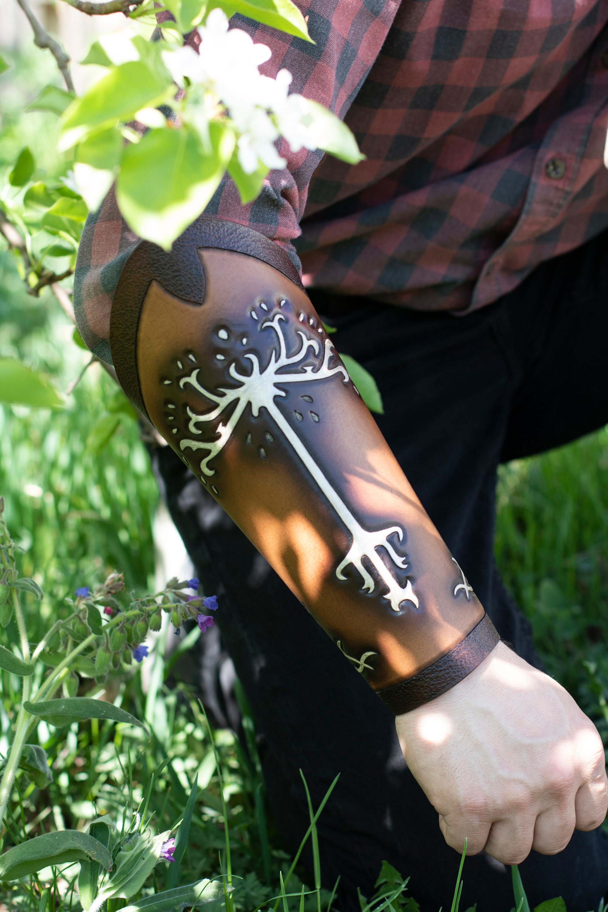 Aragorn's Bracer With the Tree of Gondor. Vambrace for - Etsy