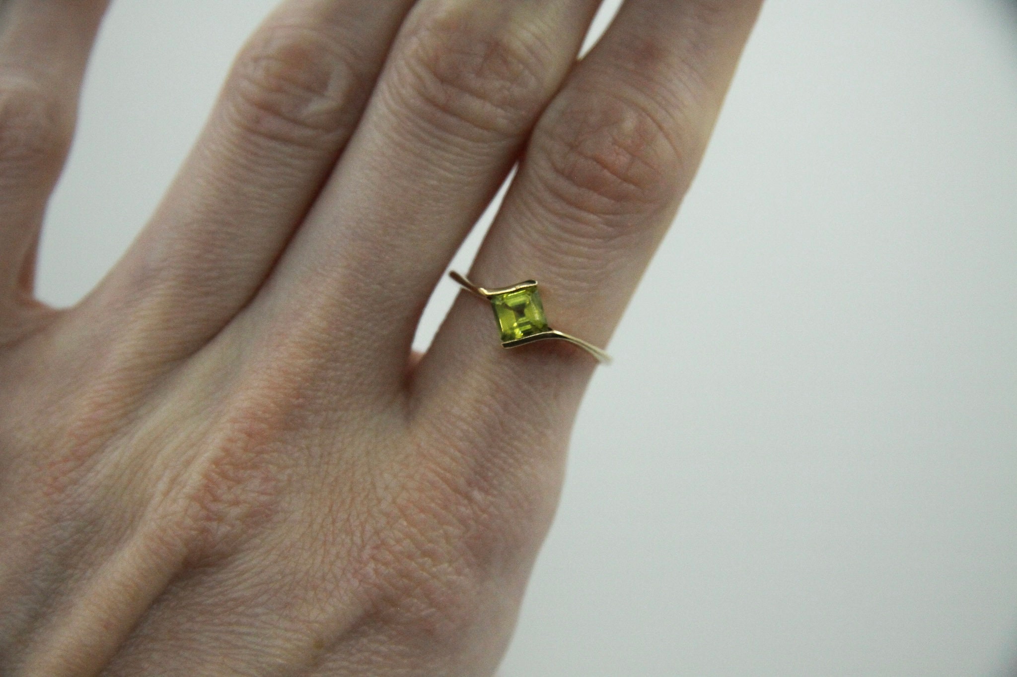 Gorgeous Estate Solid 9ct Gold & Peridot Ring Gold Peridot - Etsy