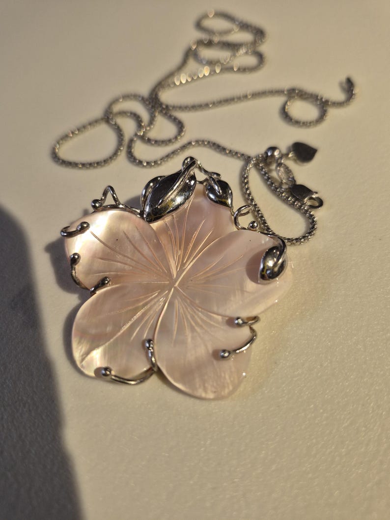 Pretty Carved Pink Muscle Shell Flower Pendant Necklace Sterling Silver ...