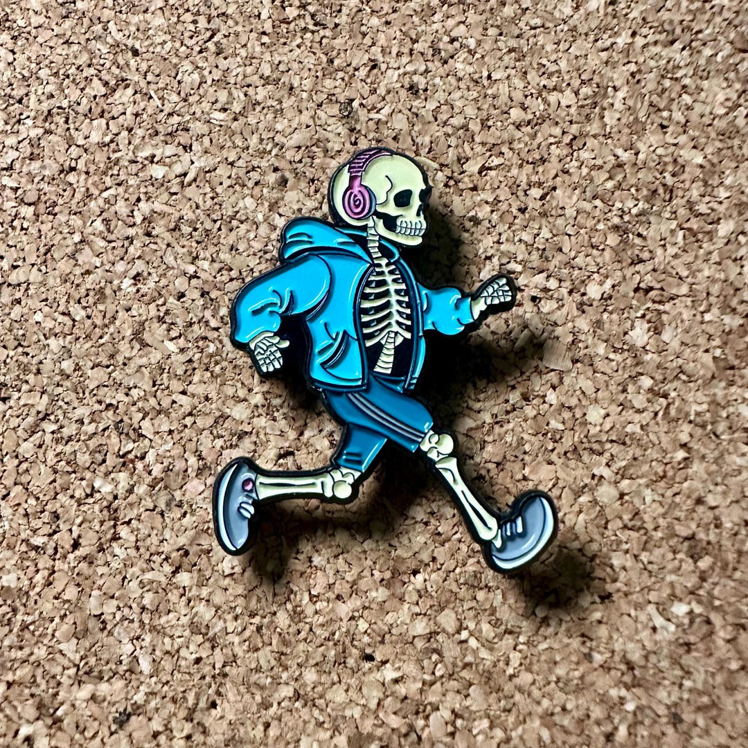 Glow in the Dark Skeleton Pin, Funny Running Pin, Gym Bag Decoration ...
