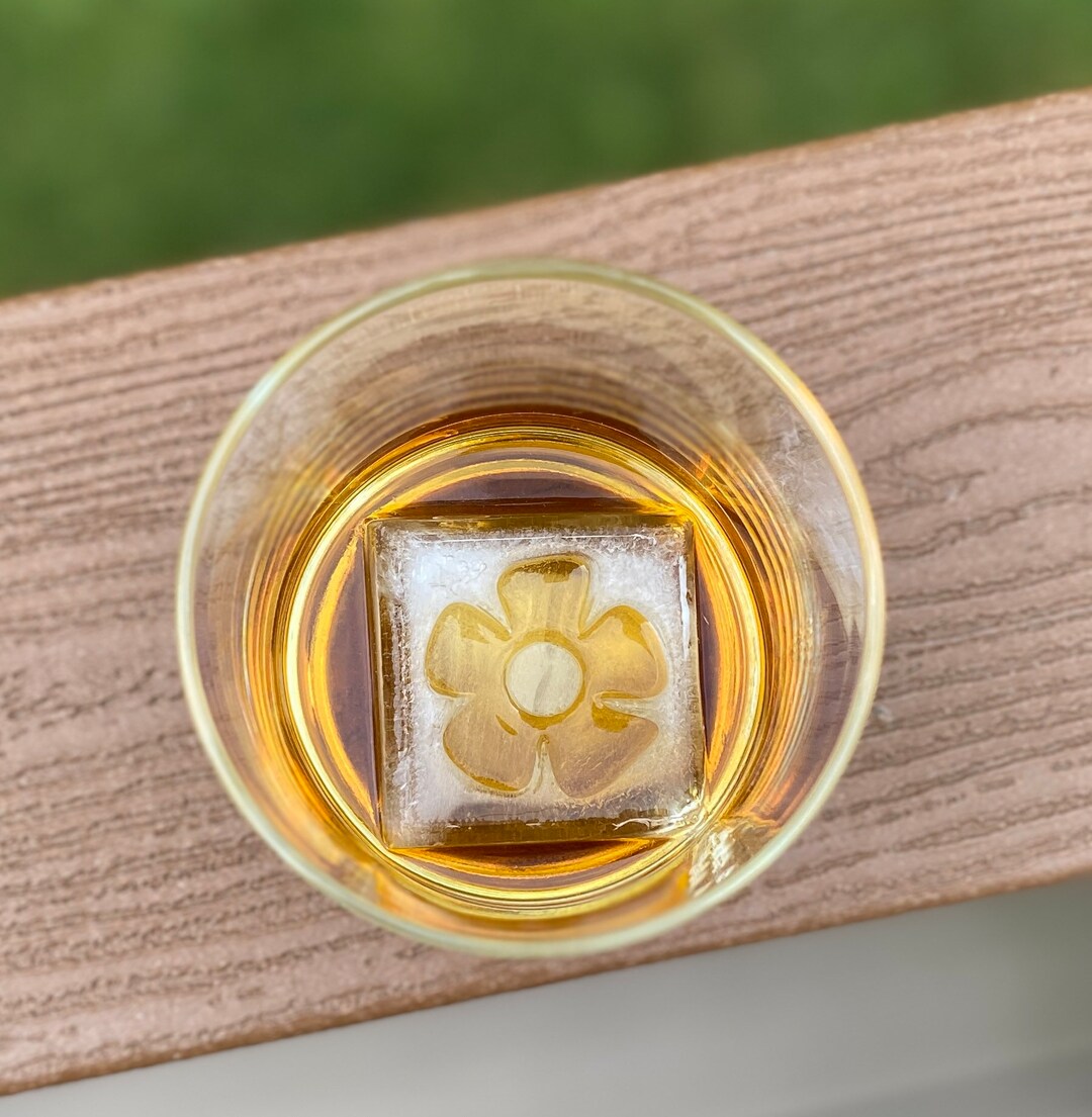 Flower Ice Cube Mold - Graphic Silicone Molds (2/4/6 Cube Sizes) - Etsy