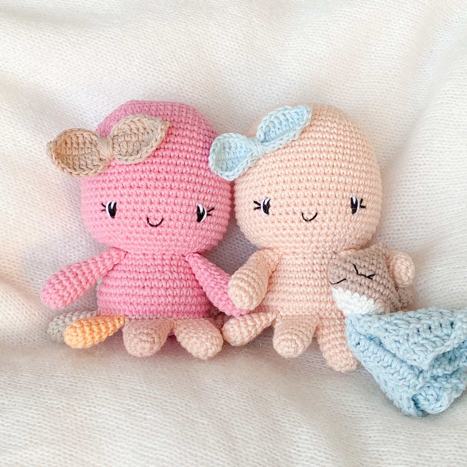 Delphine and Daphné, the Little Octopus Babies With Their Shark-blankie ...
