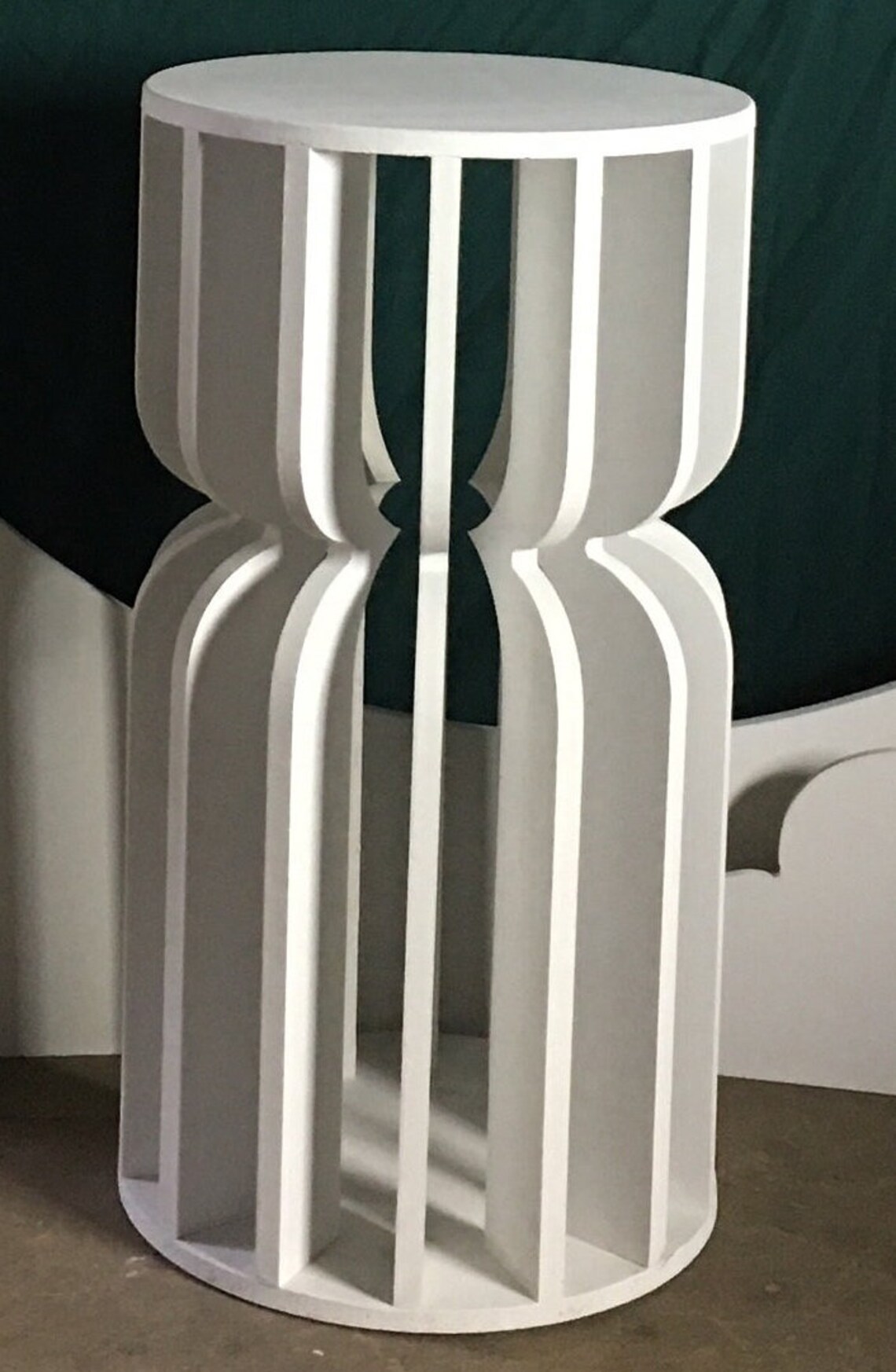 Round 3D Slatwall Plinth Table Display Table Pick up and Shipping - Etsy