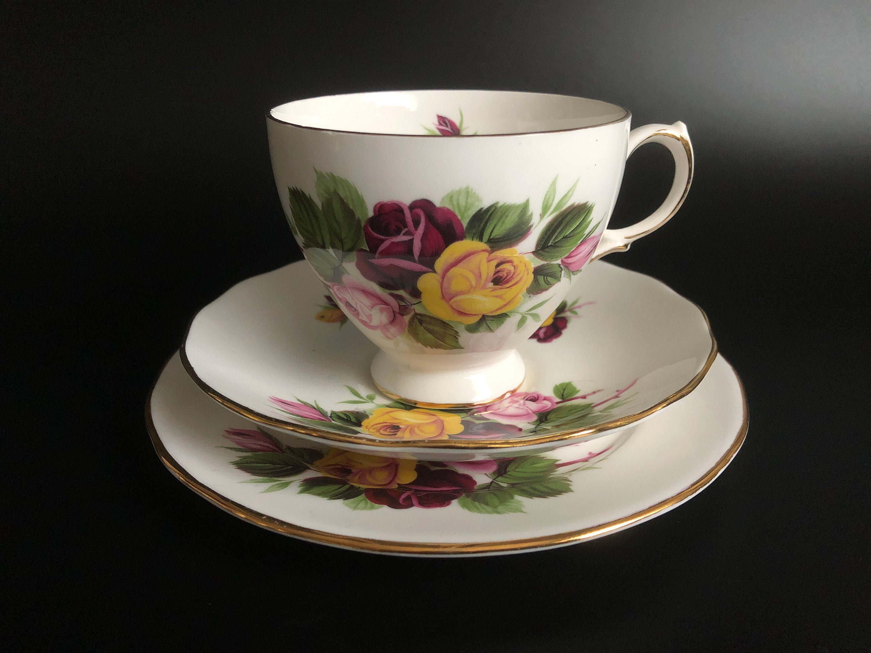 Vintage 1970's Gainsborough Yellow & Red Rose Pattern Tea Cups Saucer ...