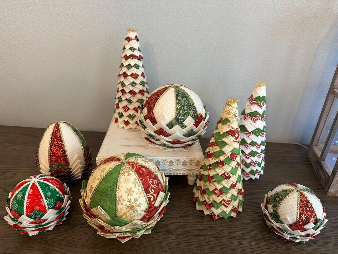 Quilted, No Sew Christmas Centerpieces | Cream, White or Gold | Red and ...
