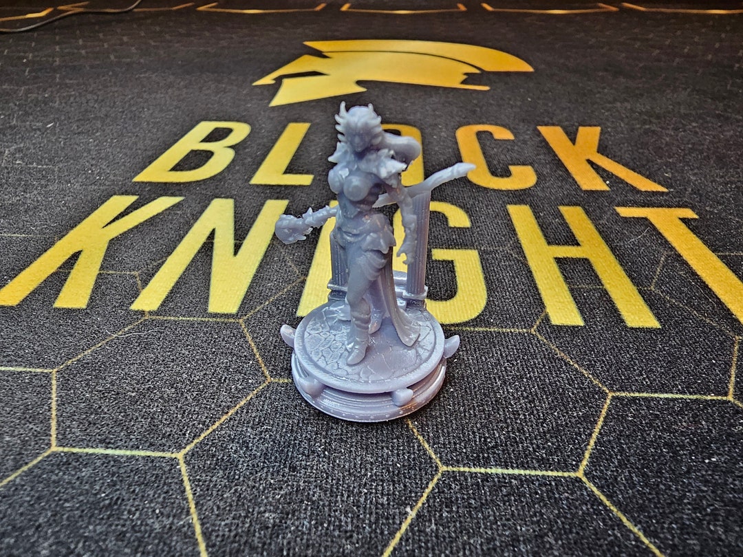 Dark Queen Dragon Medora miniature or Bust Dungeons and Dragons RPG ...