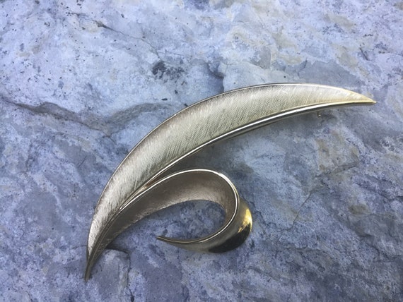 Trifari Signed Mid Century Split Leaf Folded Leaf Gol… - Gem