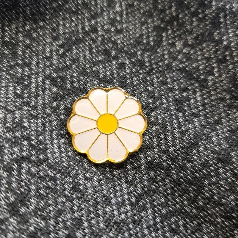 Wilted Daisy Award - Etsy