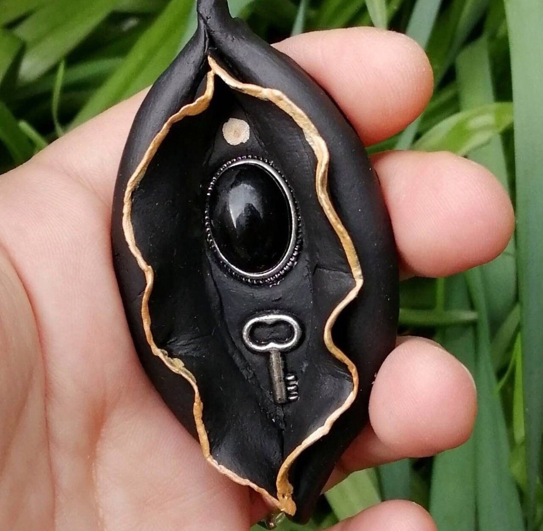 Hecate Scrying Mirror Yoni Altar Piece 'hekate' Hand Sculpted Clay ...