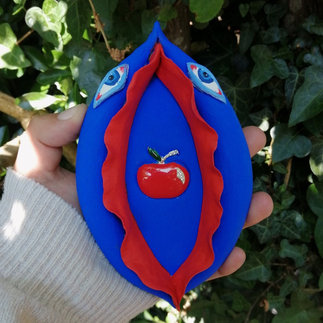 The Wicker Flange. Large Yoni. Hand Sculpted Clay & Handpainted. Wicker Man Inspired Art. Folk ...