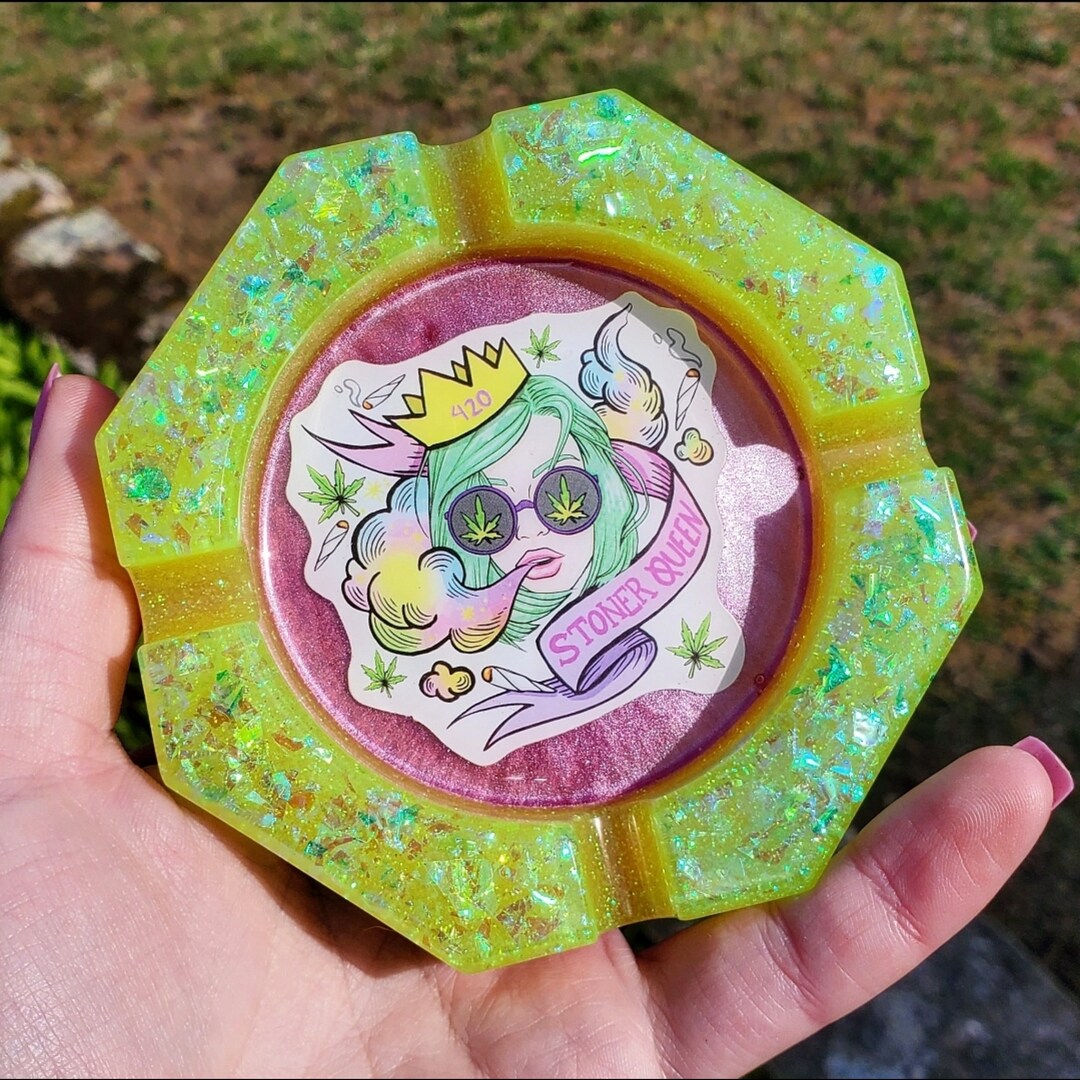 Glowing "stoner Queen" Ashtray – 420 Resin Tray | Glow-in-the-dark ...