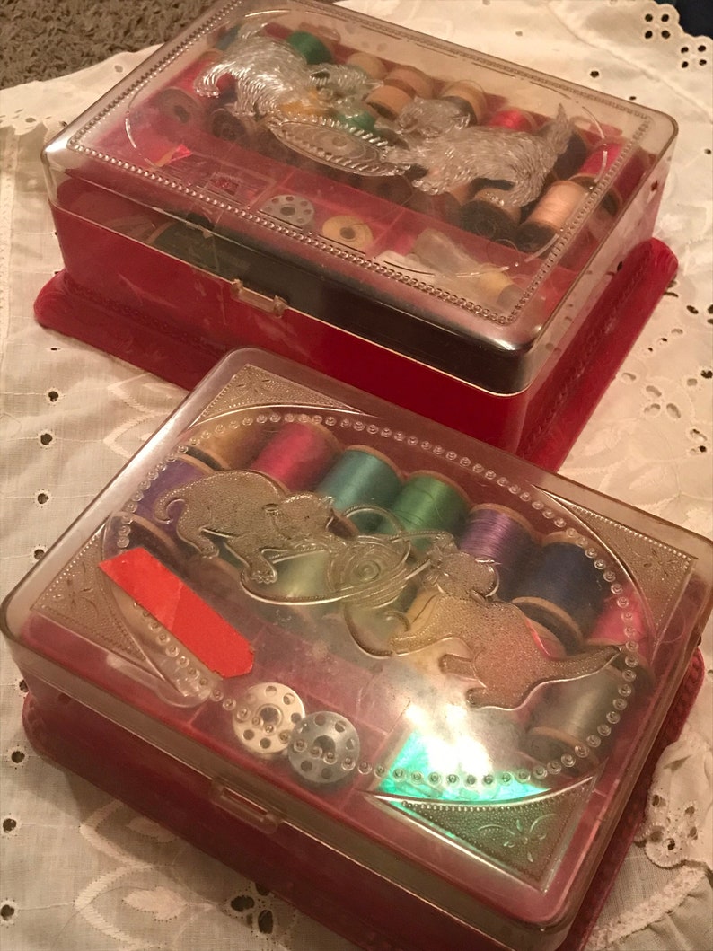 1950s SEWING KIT HOMMER Mfg Co Hard Plastic Marbled Red Cats & Kitten ...