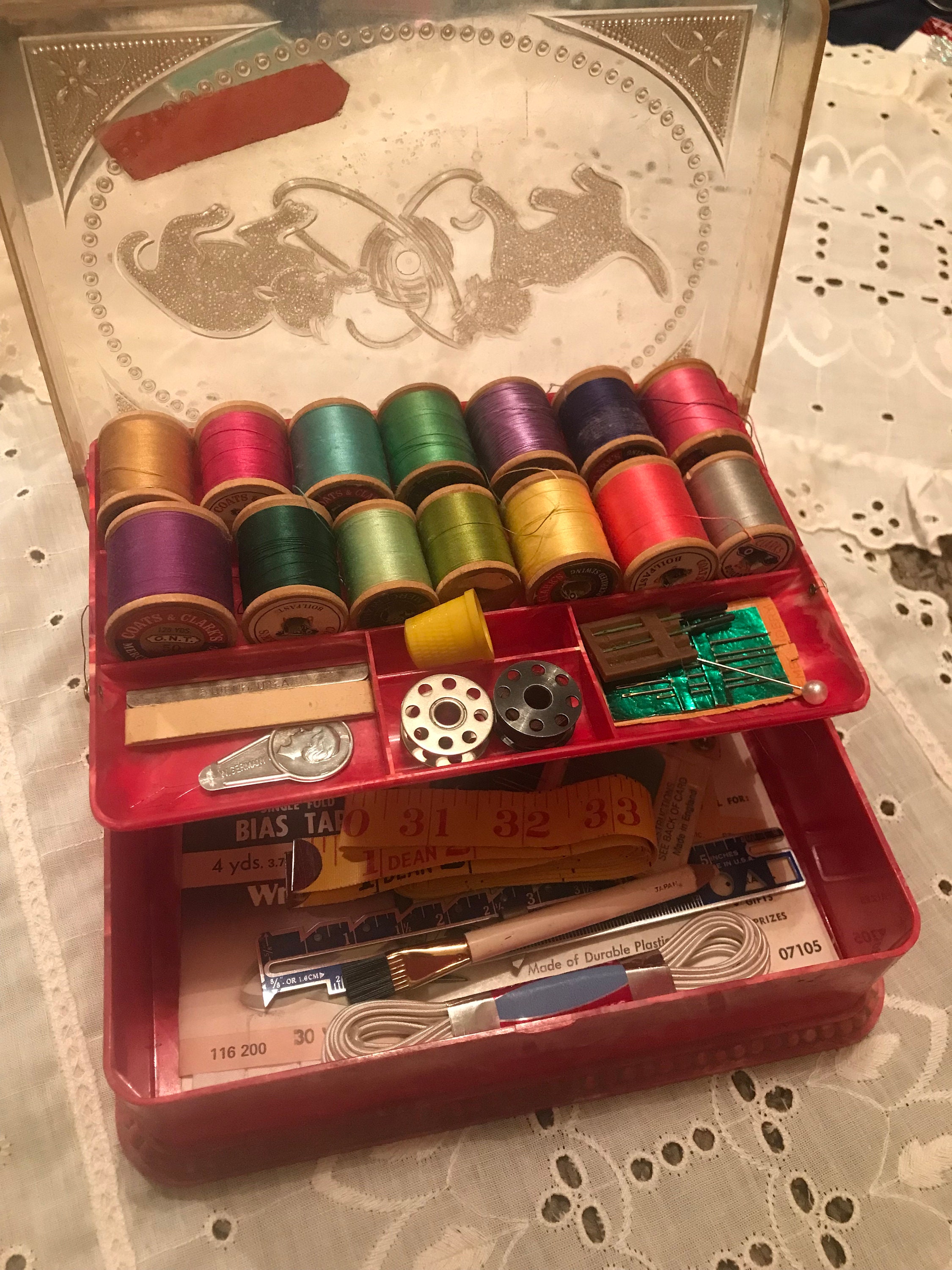 1950s SEWING KIT HOMMER Mfg Co Hard Plastic Marbled Red Cats & Kitten ...
