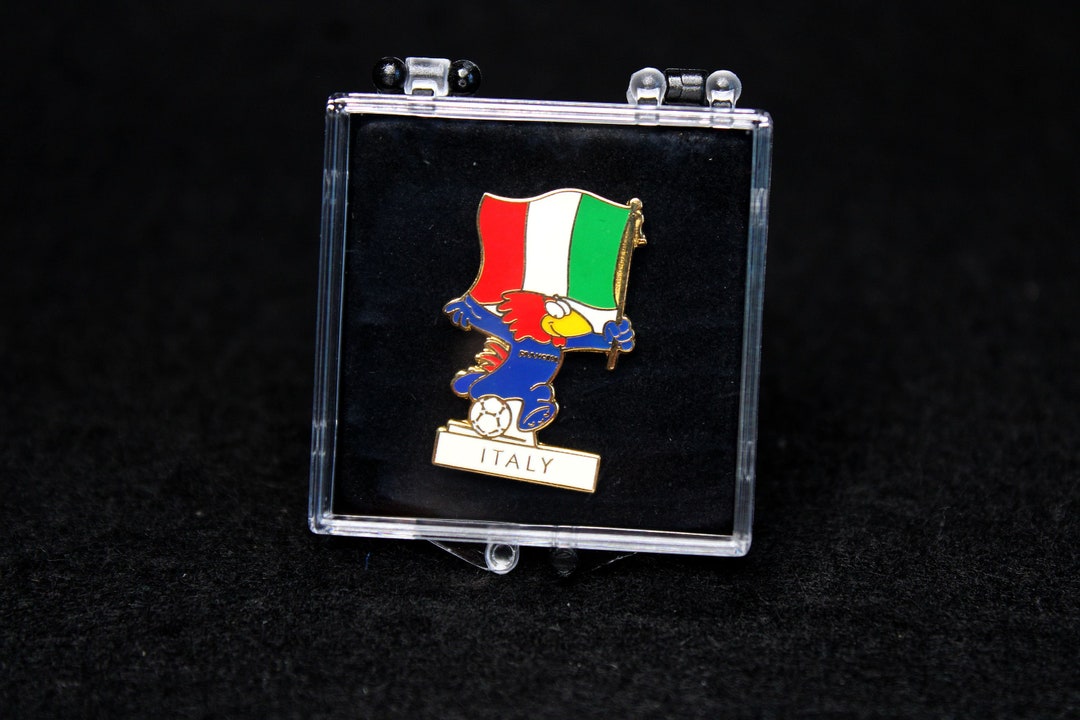 FIFA World Cup France 1998 Mascot Footix Dribbling With Italy Flag ...