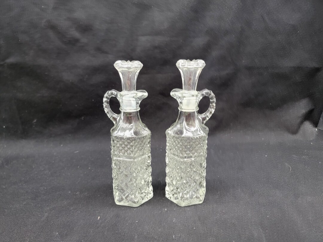 Anchor Hocking Wexford Diamond Cruet Set of 2 - Etsy