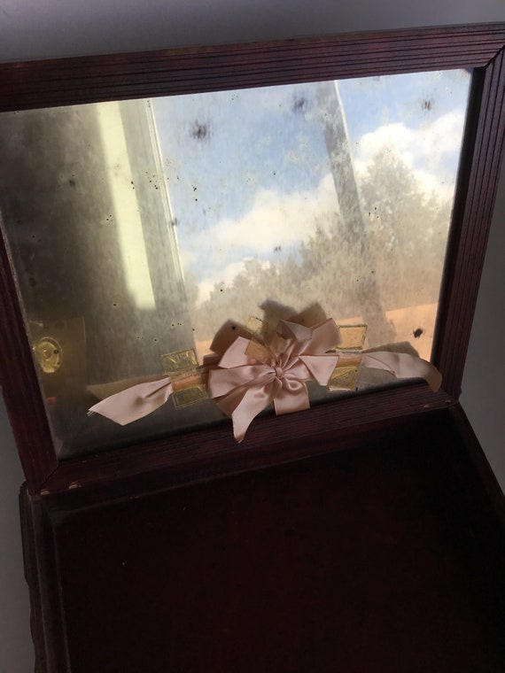 Very old large wooden keepsake box. Vintage wooden ke… - Gem