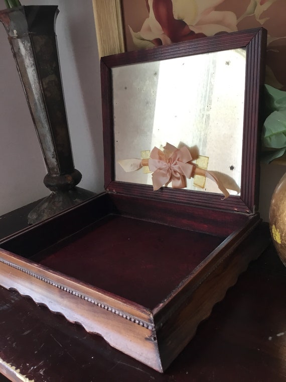 Very old large wooden keepsake box. Vintage wooden ke… - Gem