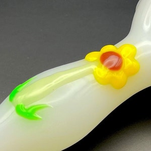 Flower Glass Pipe - Glow in Dark Glass Pipe - Beautiful Aesthetic Pipe ...