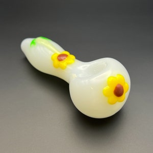 Flower Glass Pipe - Glow in Dark Glass Pipe - Beautiful Aesthetic Pipe ...