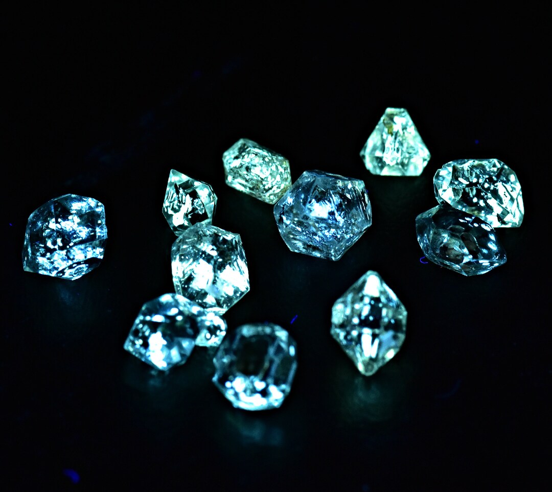 8.20 Carat Natural Fluorescent Petroleum Diamond Quartz Crystals Lot ...