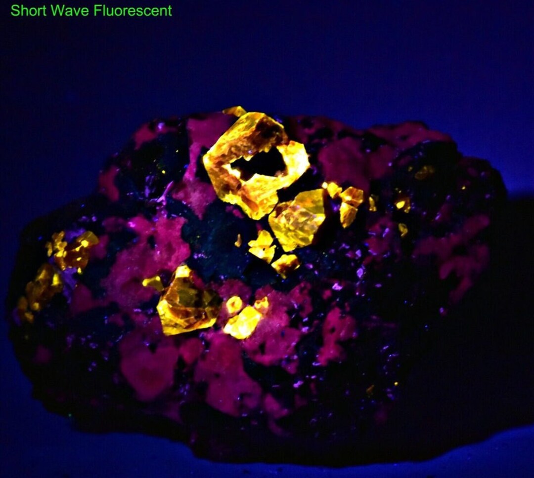 205g Top Natural Short Wave Fluorescent Red Zircon Crystals on Matrix ...