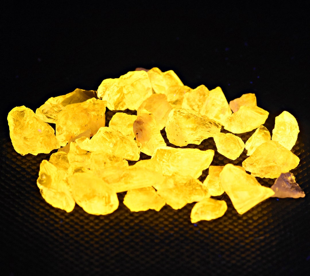 70 Carat Extremely Rare Sharp Fluorescent Transparent Wernerite ...