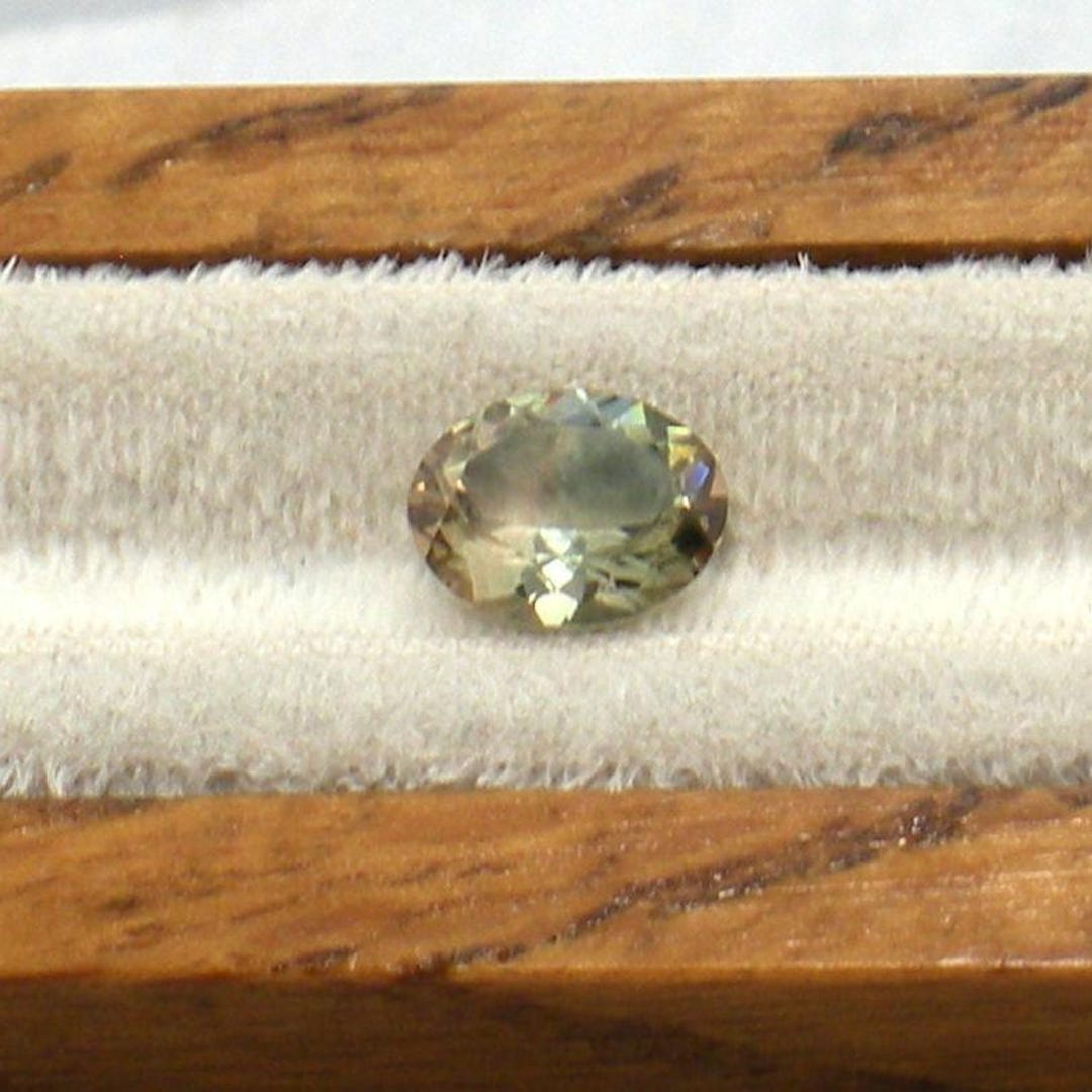 Faceted Oregon Sunstone - Green-pink Schiller Oregon Sunstone - Green ...