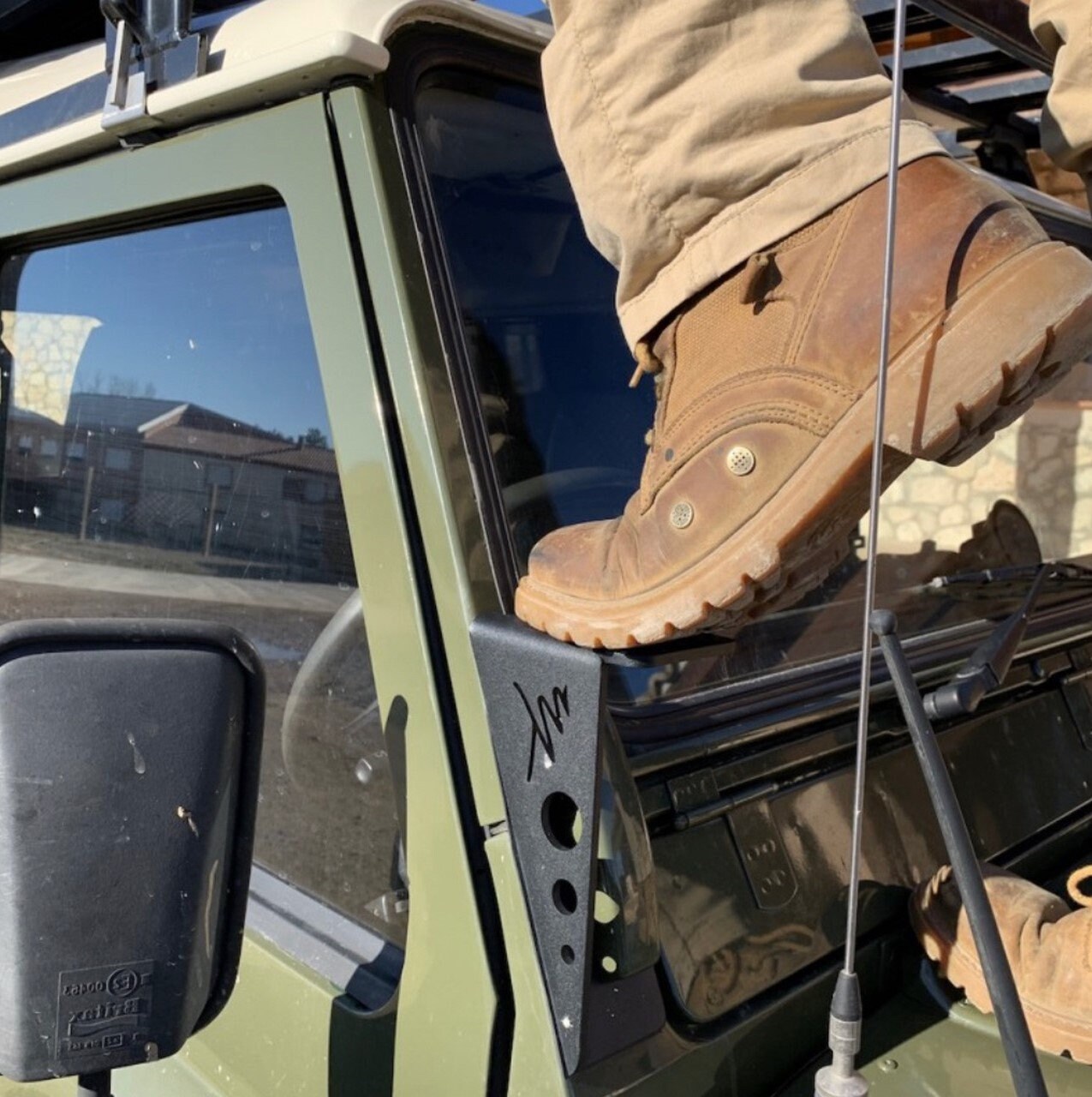 Pair Left and Right Front Window Step Hinge to Fit Land Rover Defender ...