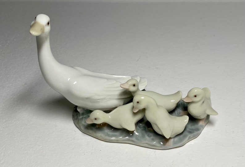 LLADRO Porcelain Figurine Mother Duck and Ducklings 9 Cm Tall - Etsy