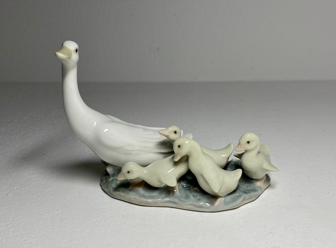 LLADRO Porcelain Figurine Mother Duck and Ducklings 9 Cm Tall - Etsy