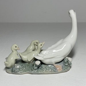 LLADRO Porcelain Figurine Mother Duck and Ducklings 9 Cm Tall - Etsy