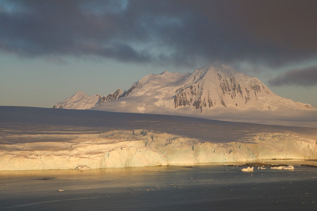 Mount William, Antarctica Mountain Glacier at Sunset Western Antarctic ...