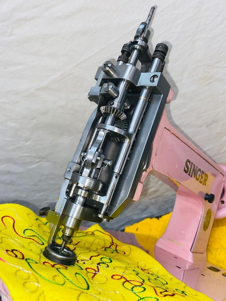 Singer 114w103 Restored Chainstitch Moss Stitch Sewing Machine With All ...