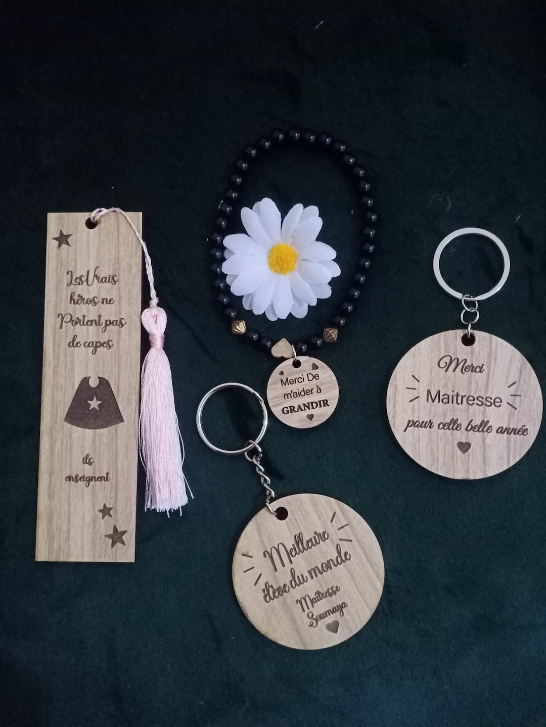 Fichier DXF AI SVG pack cadeaux maitresse. porte clé, marque page ...