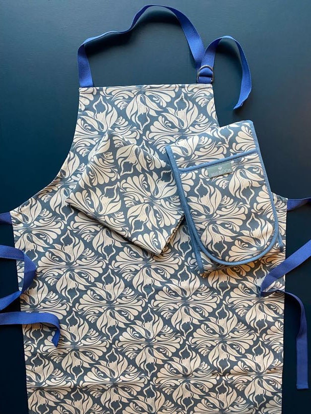 Apron: Calla Lily - Etsy