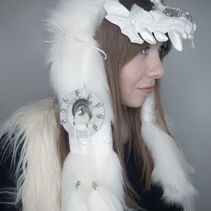 Unisex White Polar Wolf Skull Mask Faux Fur Headdress With Feathers and ...
