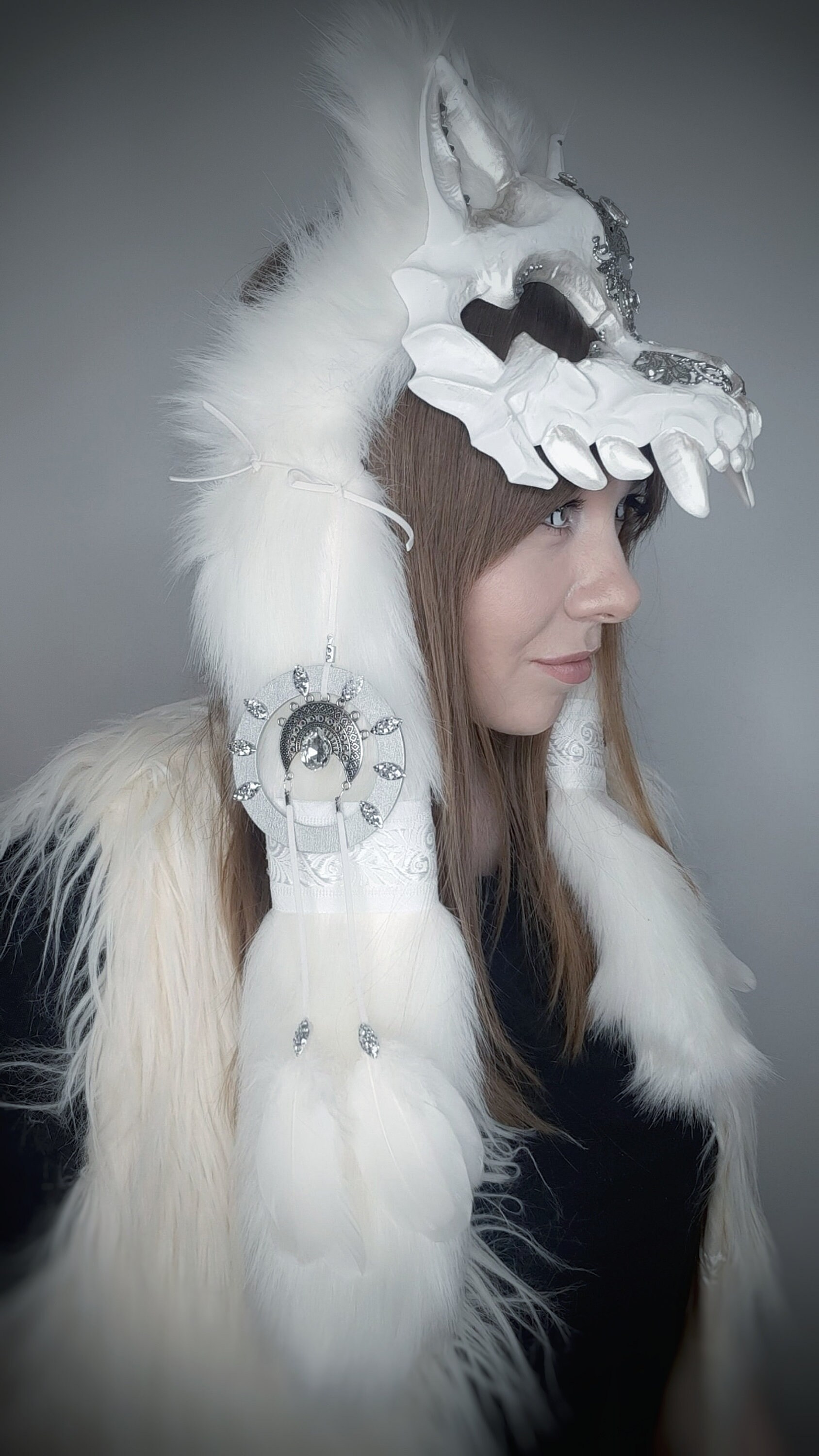 Unisex White Polar Wolf Skull Mask Faux Fur Headdress With Feathers and ...