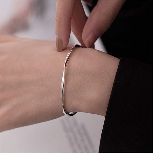 Mobius Bangle - Etsy