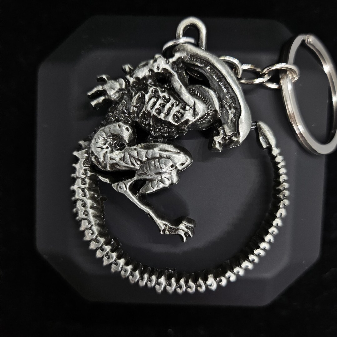 Alien - Keychain and Chain in Xenomorph Style - Etsy