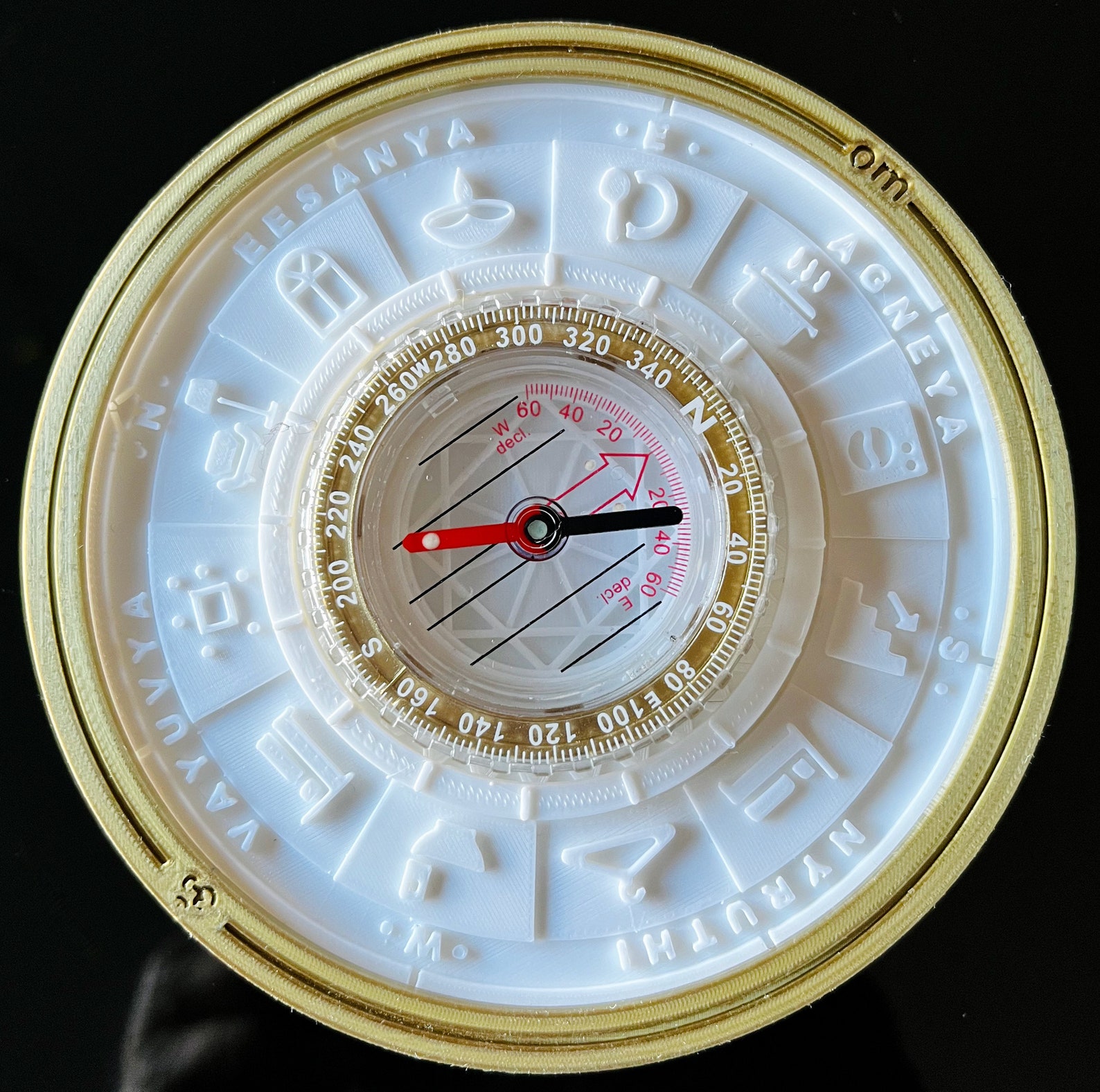 Vastu Compass Has 12 Vastu Shastra Principles to Bring Happiness ...