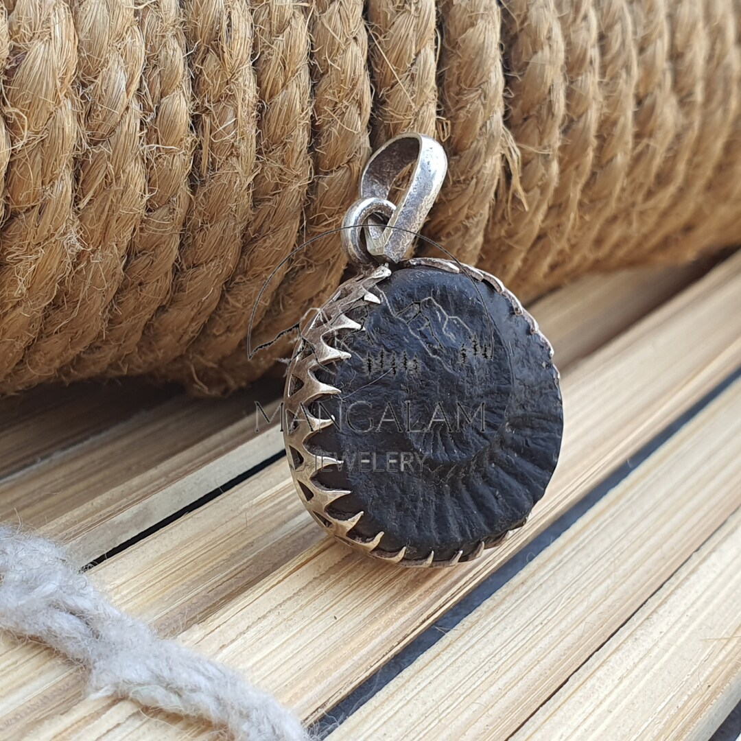 Surya Sudarshan Shaligram Pendant in Silver, Sudershan Shaligram Silver ...