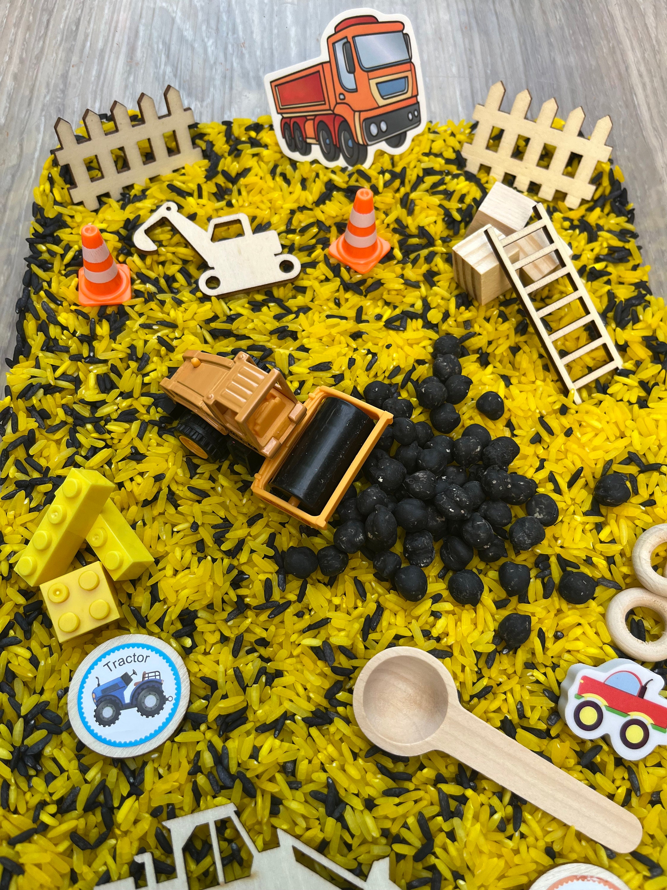 Construction Sensory Bin/montessor/building Sensory Bin/birthday ...