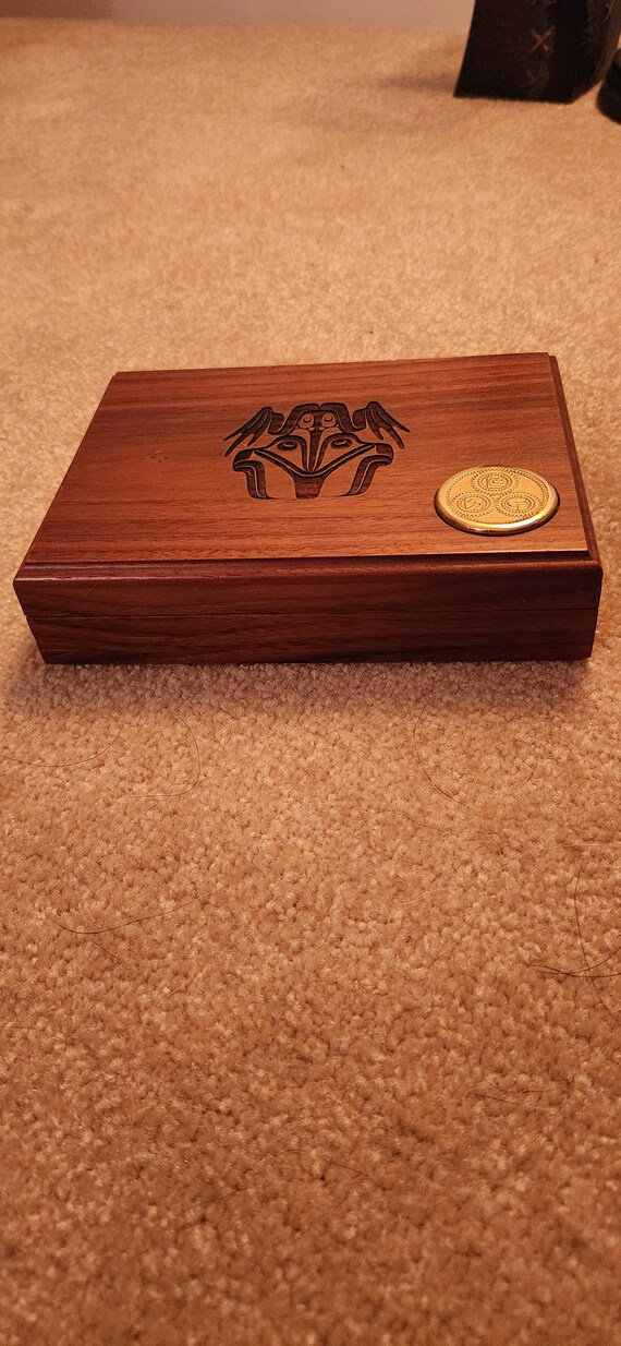 Box Frog Design First Nations - Gem