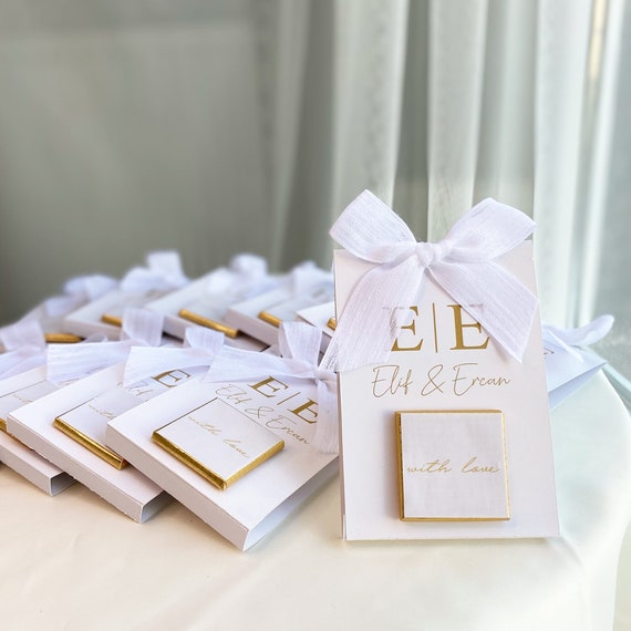 Personalized wedding chocolate | Beachweddingtips.com